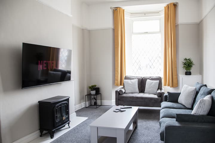Wallasey | Free Parking | Ideal For Contractors - Wirral