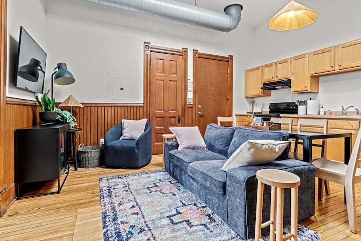 Historic Downtown Apt, Algoma Suites #5 - Sleeps 5 - Oshkosh, WI