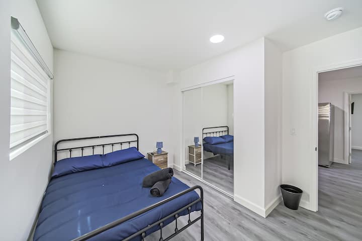 R5 Private Room | Shared Home In Rampart Village - Beverly Hills, CA