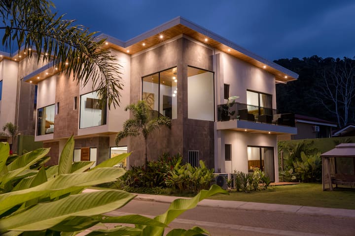 Casa Rio Mar Luxury Villa #4, Spacious 5 Bedroom - Jaco