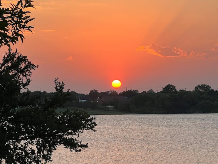 Lakeside Cottage - Little Elm, TX
