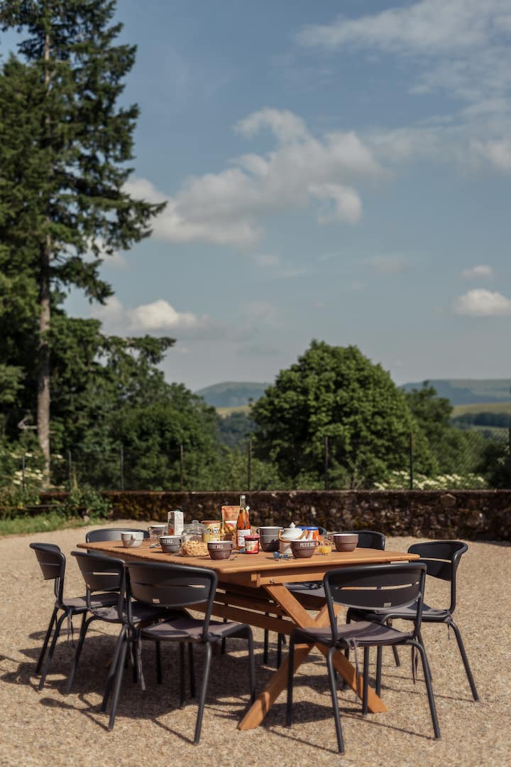 ÉLégance Et Vue D'exception, Domaine D'auriol - Salers