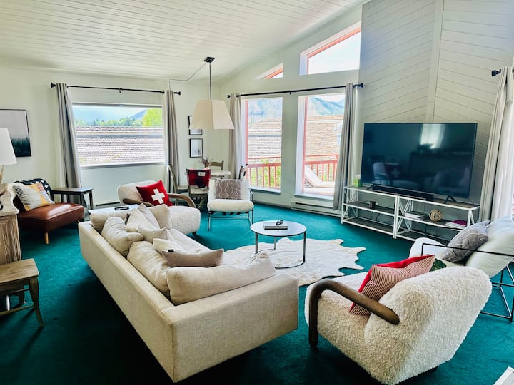 East Jackson Spacious Home, Sleeps 10. - Jackson, WY
