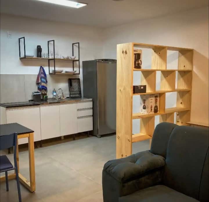 01 Varanda/wi-fi Veloz/tv/vaga/cozinha/perto Skema - Belo Horizonte