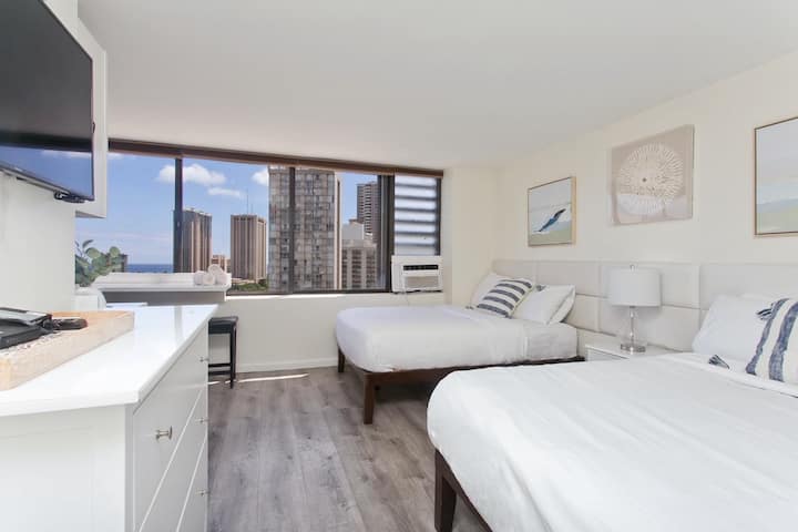 17th Flr - Serene Blue Oasis/take Your Mind Away - Honolulu, HI