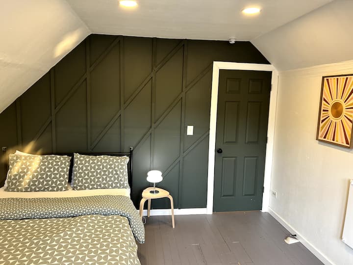 Two Bedroom Third Floor Attic Apartment - Cleveland, OH
