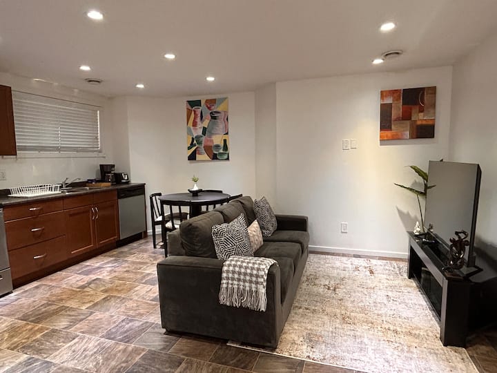 Discount! 1 Bed Suite Neighboring Rcmp And Airport - Regina