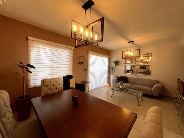 Hermosa Casa A 5 Min Del Aeropuerto, 100% Equipada - Hermosillo