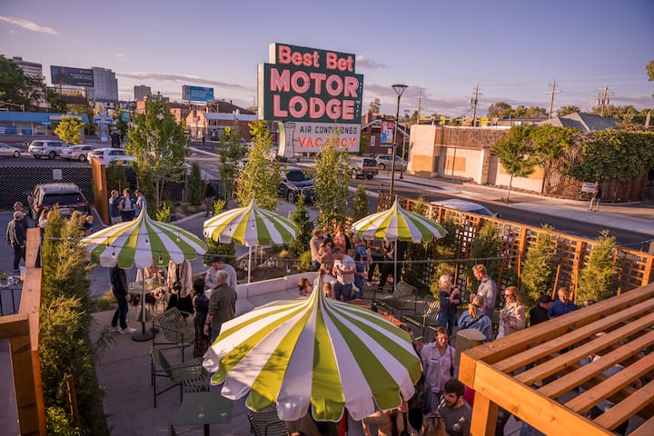 Queen Room At Boutique Hotel In Midtown - Reno, NV