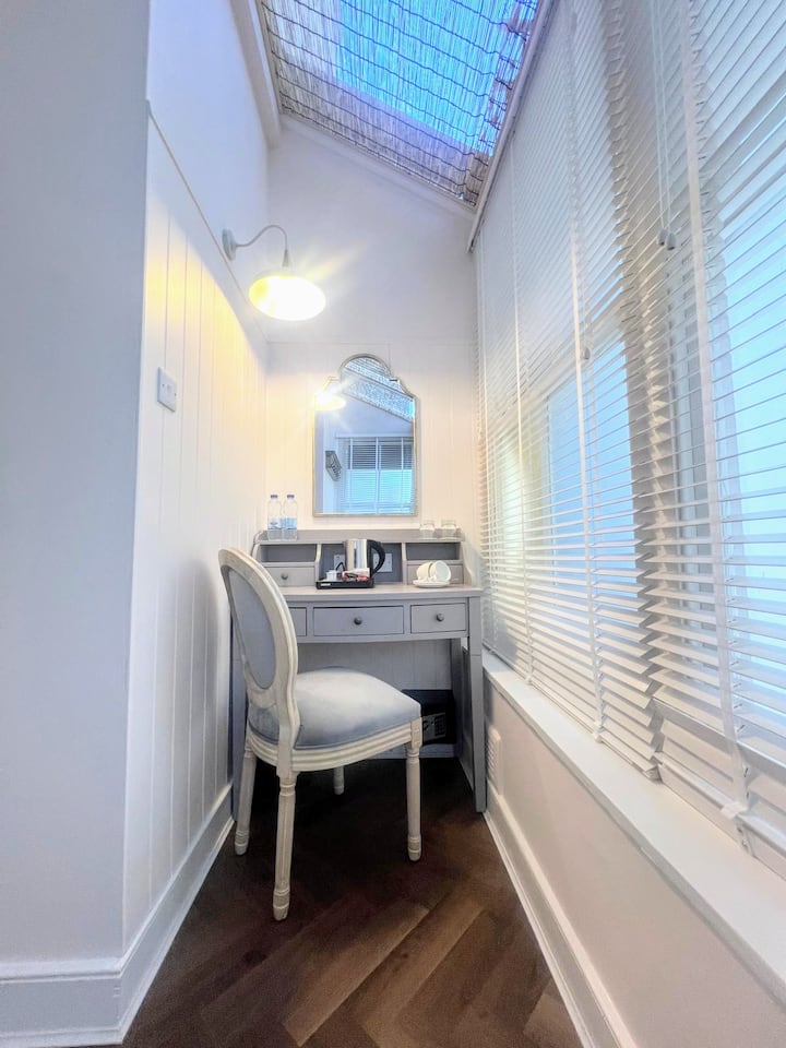 Solarium Twin - Earls Court