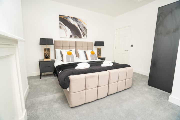 The Residence By Guestz - Gloucestershire