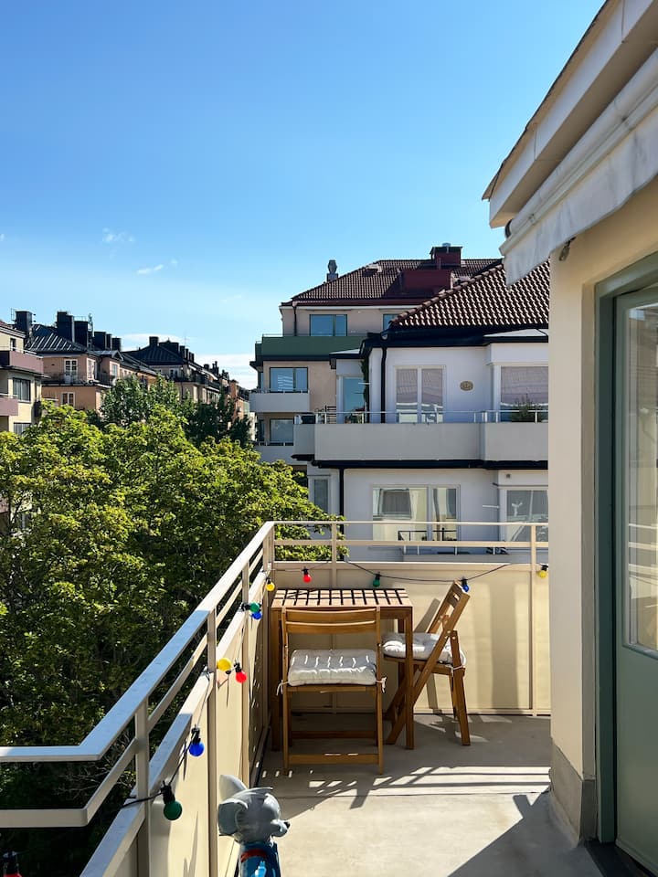 Lägenhet Med Kungsbalkong Högst Upp På Södermalm - Stockholm