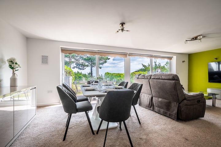 Ocean Views, Peace And Quiet In This Homely Flat - Shaldon