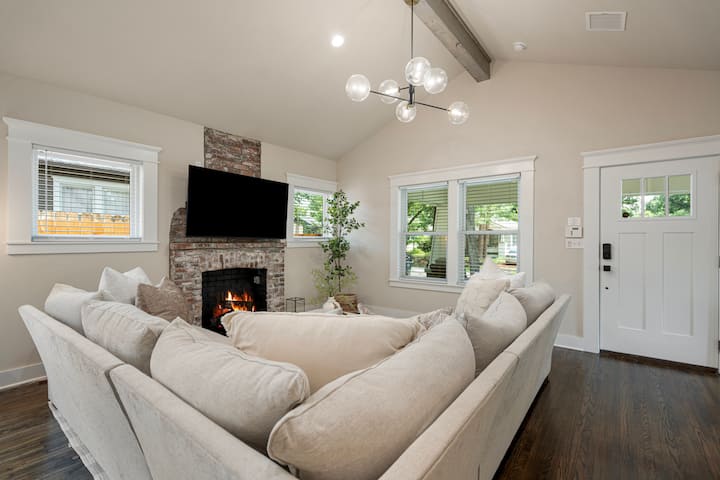 Remodeled Historic Home 1 Blk To Utica & Cherry St - Tulsa, OK