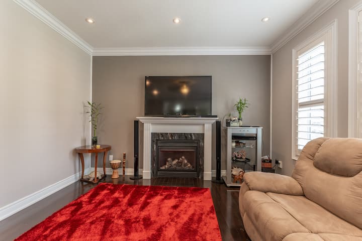 Spacious 7br Home W/private Yard, Bbq & Fast Wifi! - Brampton