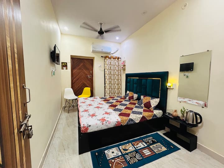 Apna Ghar!historic Charm Near Ghats & Key Temples - Varanasi