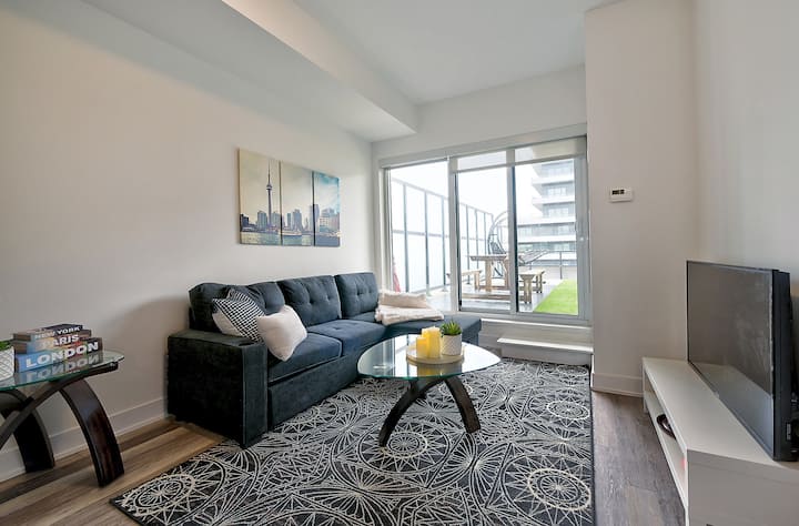 Cityscape Oasis W/ Private Patio & Parking - Toronto