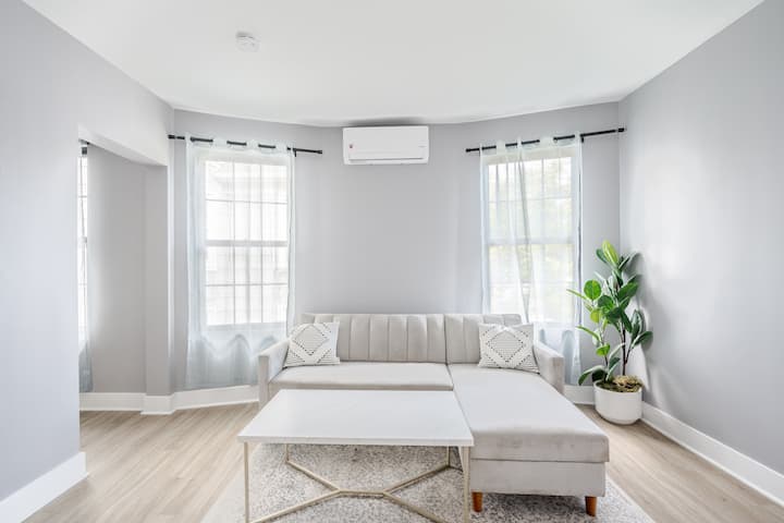 Modern 3 Bedroom Apt In The Heart Of Black Rock - Bridgeport, CT