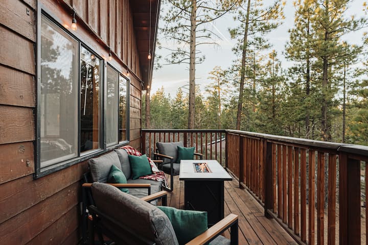 Reindeer Lodge - Treetop Views, Family Friendly - Big Bear, CA