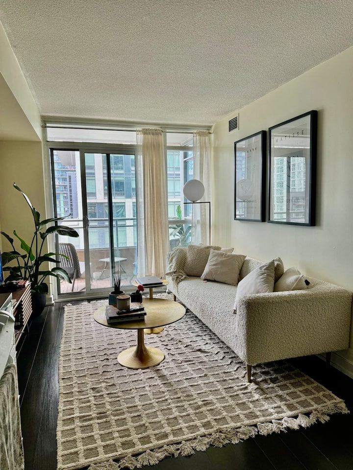 Charming 2 Bed 2 Bath Condo Near Cn Tower - Toronto