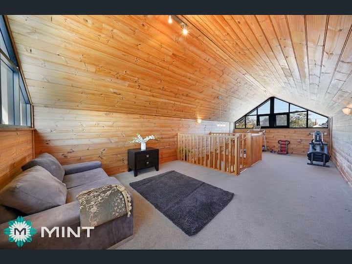 Queen Bedroom Plus Unique Loft In Fremantle - Fremantle