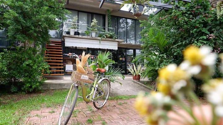 2 Bedrm For 5 Beds Above A Café - Vientiane
