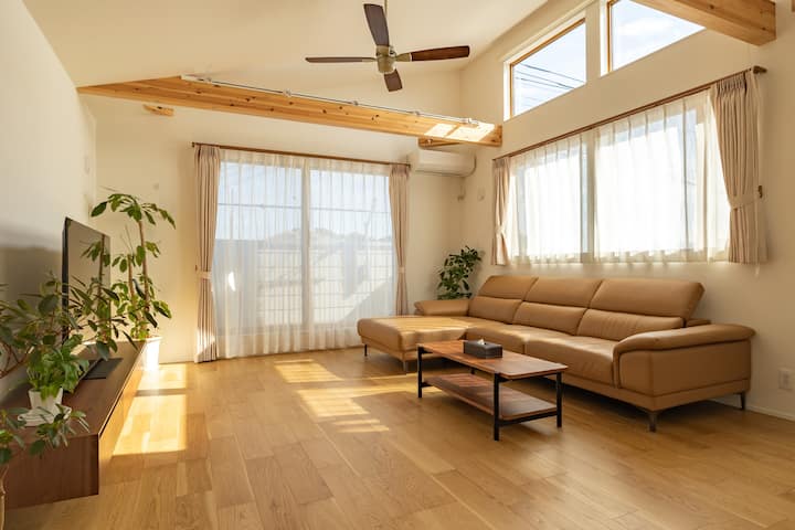 【鎌倉・ＲＥＩＨＯＭＥ】 2024年新築貸切一戸建て江ノ島が見える５名同一料金、デザイナーズ注文住宅 - Enoshima