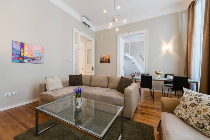 Spacious Apartment By Opera- 2 Br-2 Bath- Ac - Budapest