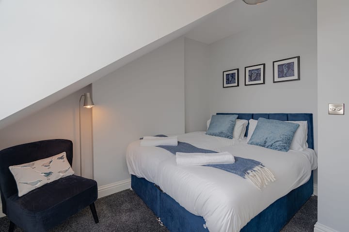 Book Now | 3 Bedroom Hove Apartment | Central - Brighton