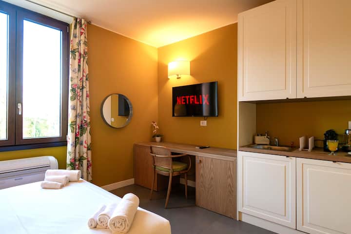 Suite N.5 Con Parcheggio Privato + A/c + Wi-fi - Como