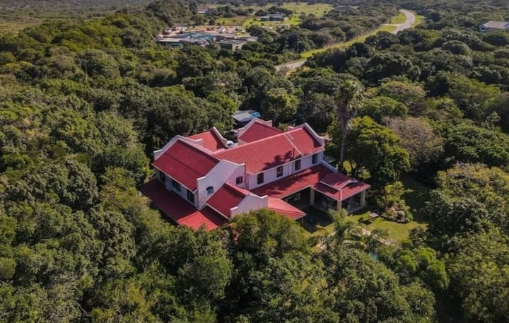 Villa In Lush Garden Near Sardinia Bay Beach - Western Cape