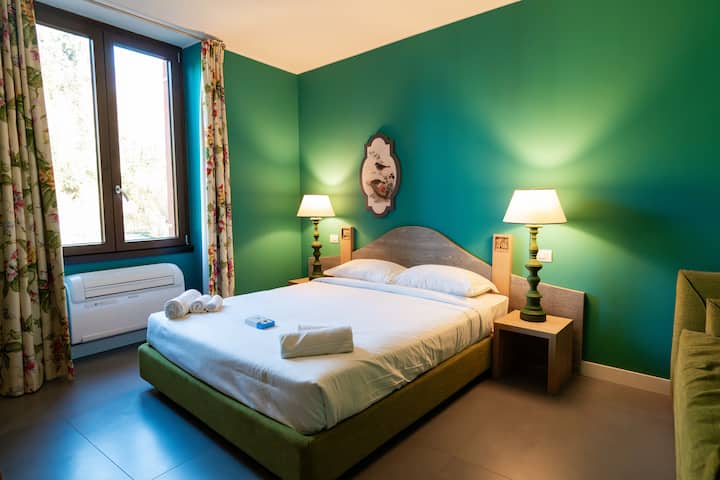 Suite N.7 Con Parcheggio Privato + A/c + Wi-fi - Como