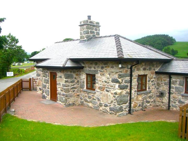 Quaint Cottage Near Bala Lake - Bala