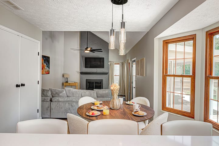 Modernhome|king-bed|hottub|firepit|sleeps12|lrggrp - Splash Pad, Fishers