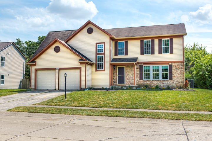 Monthly Stay|mordernhome|king-bed|sleeps12|hottub - Fishers, IN