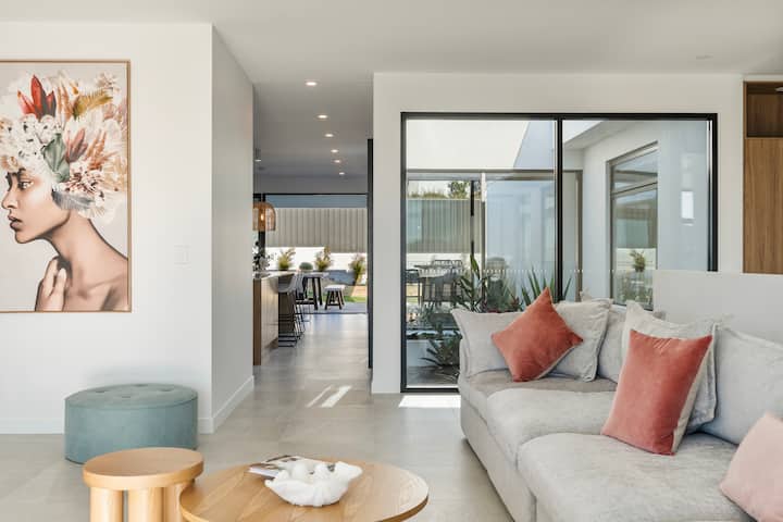 An Exquisite Oasis - Mollymook