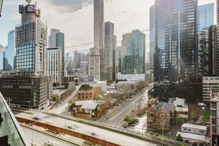 Southbank Stylish 2 Bed Apt | Pool, Gym - Melbourne