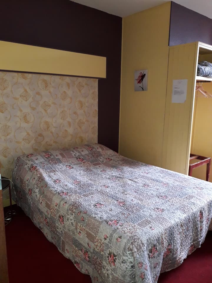 Chambre Hôtel Lit Double - Chalon-sur-Saône