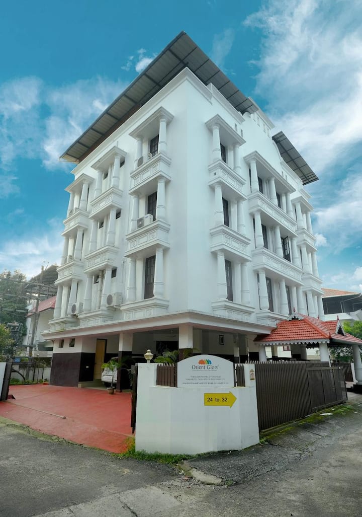 Orient Glory Elegant Stay | Walk To Lulu & Metro - Kochi