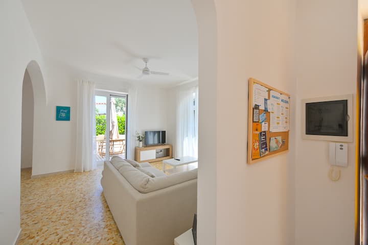 Villa For 6 Guests– Garden And Free Parking - Procida