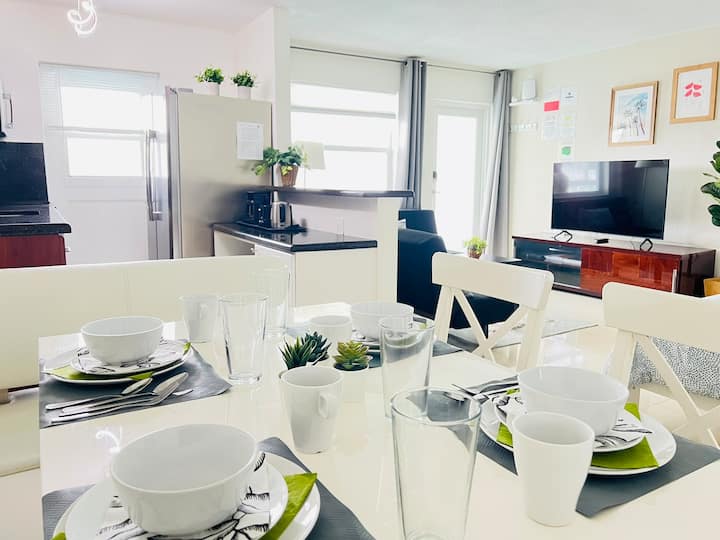 Sobe Free Parking & Balcony ! Walk To The Beach - Miami Beach, FL
