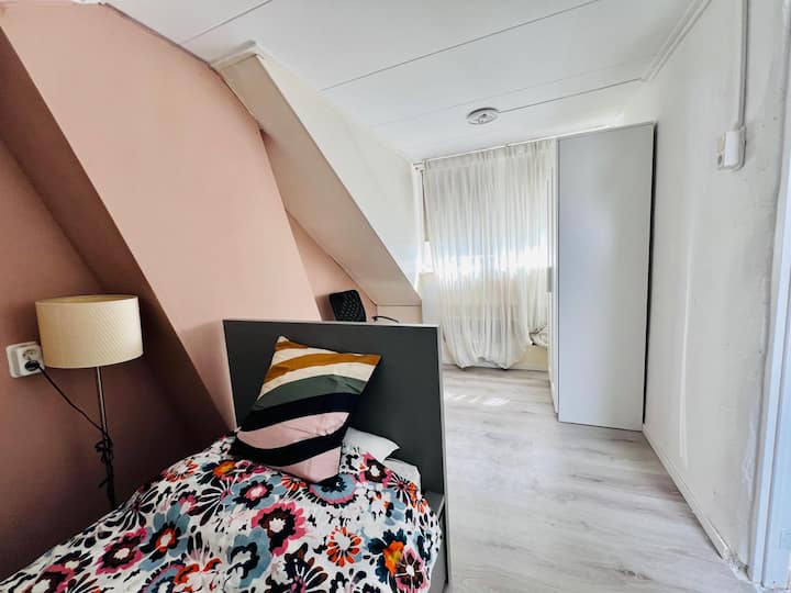 Pleasant Private Room Near City Centre - Enschede