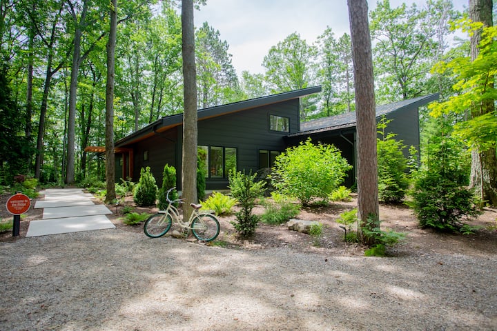 Entire Waterfront Bed & Breakfast Resort–the Ridge - Interlochen, MI