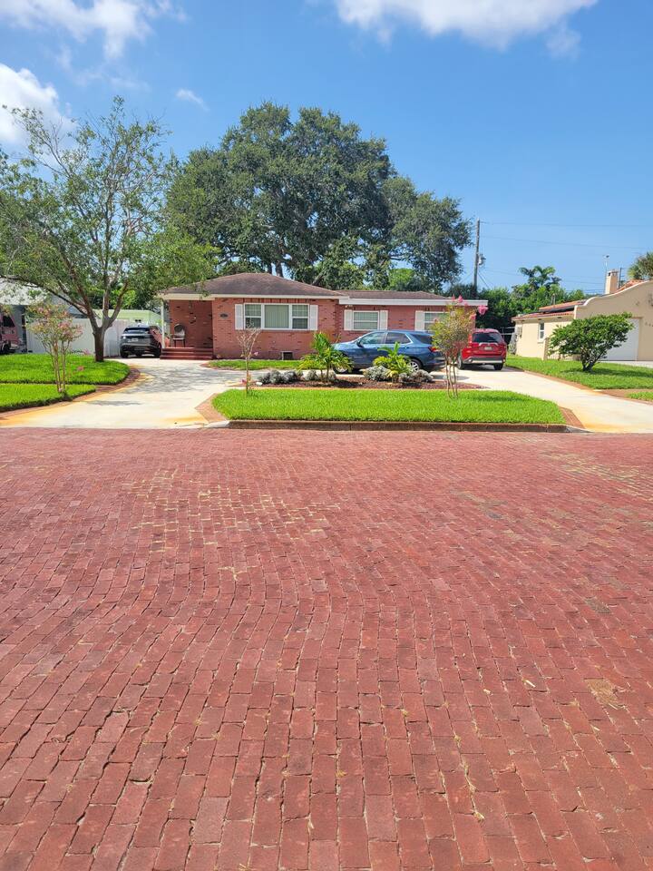 Bed & Bath At Casa De Ladrillos - Gulfport