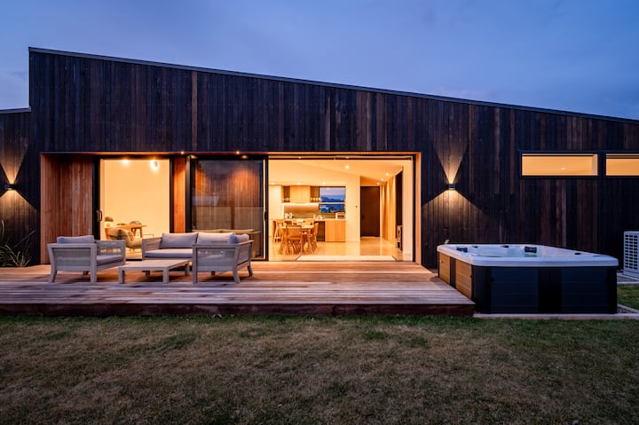 Luxury Fern Burn Retreat, Stackbrae - Wanaka