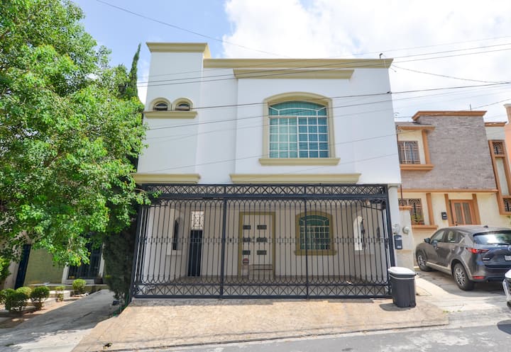 ¡Hermosa Y Amplia Casa En Cumbres! 7 Huéspedes - Monterrey
