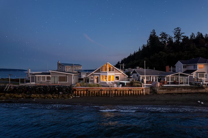 Langley Waterfront Gem: Light, Luxury, Relaxation - Langley, WA