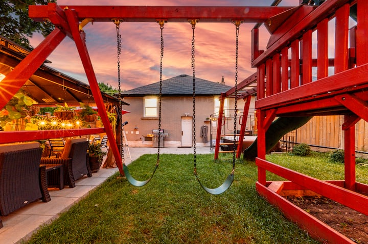 Luxe Family Oasis | Hot Tub & Playground | Near Dt - Toronto