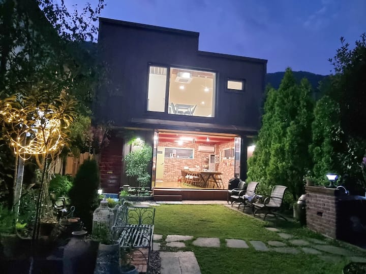 *  비담채 * 가든하우스

 '많이 비우고, 더 많이  담아가는' 
여행 공간입니다. - 인천광역시