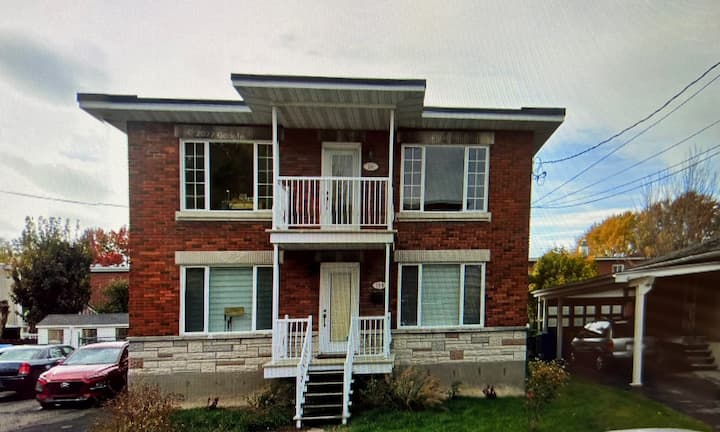 158c Nice 3 Bedroom Free Parking - Brossard